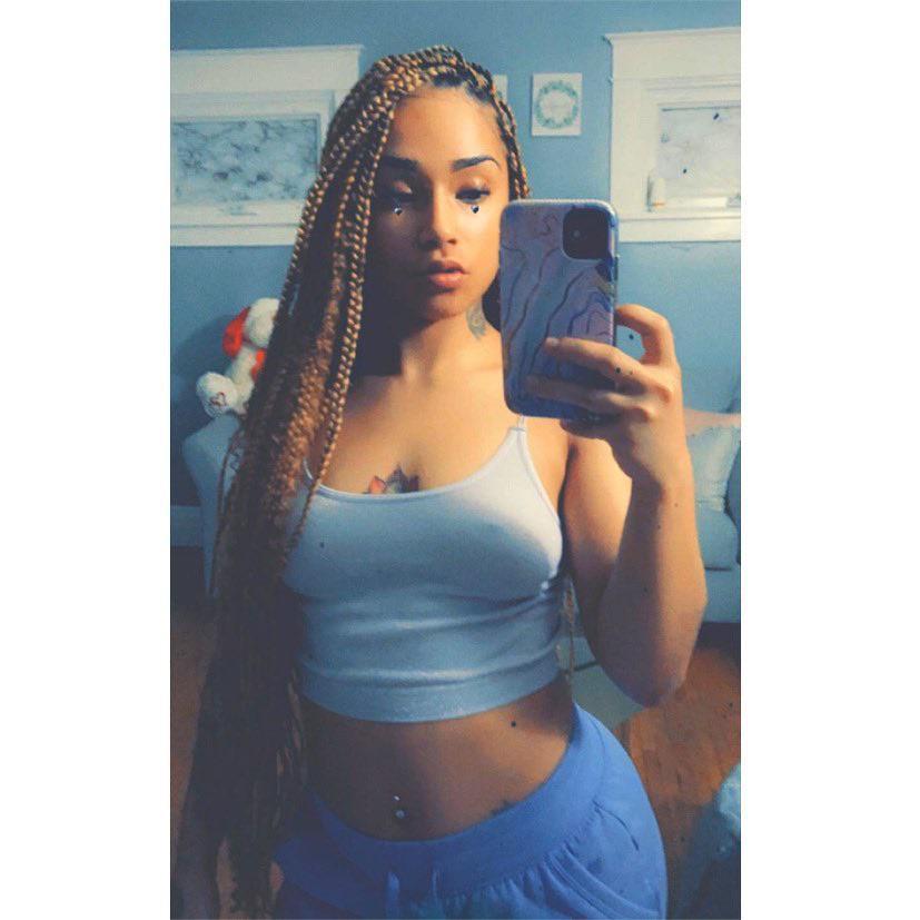 Who has her onlyfans content? | Scrolller