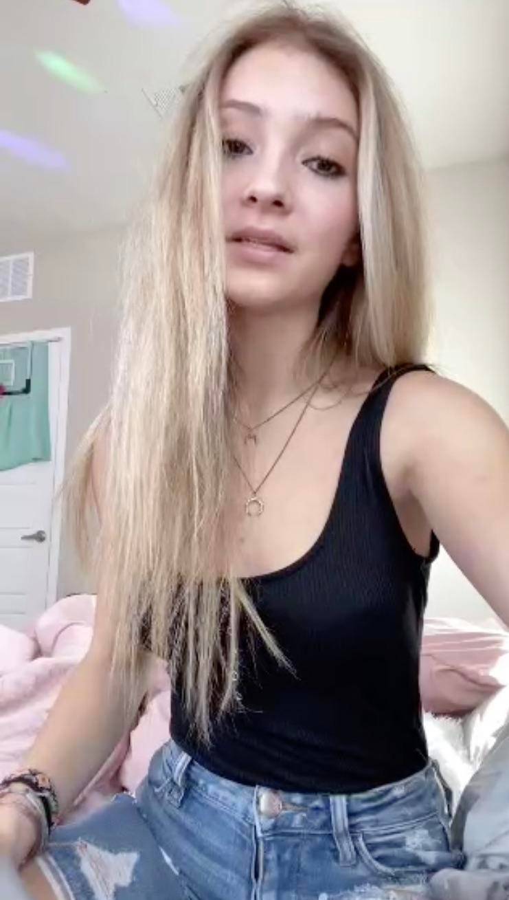 Who knows her and has vids? | Scrolller