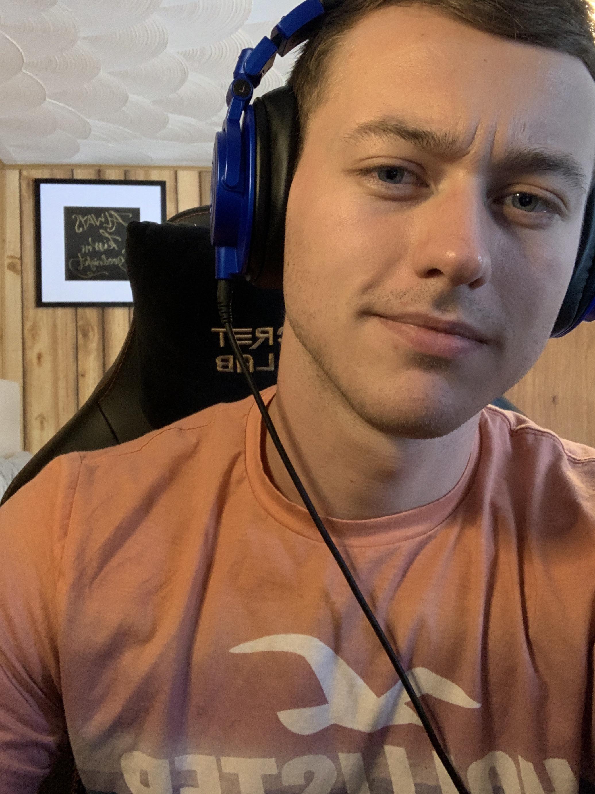 Who plays phasmophobia and would wanna play sometime? [23] | Scrolller