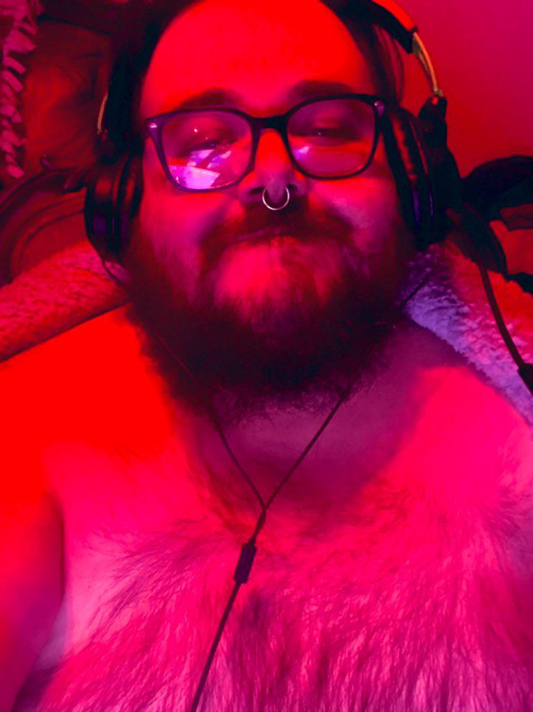 Who’s going to be my player 2? 😏🎮 | Scrolller