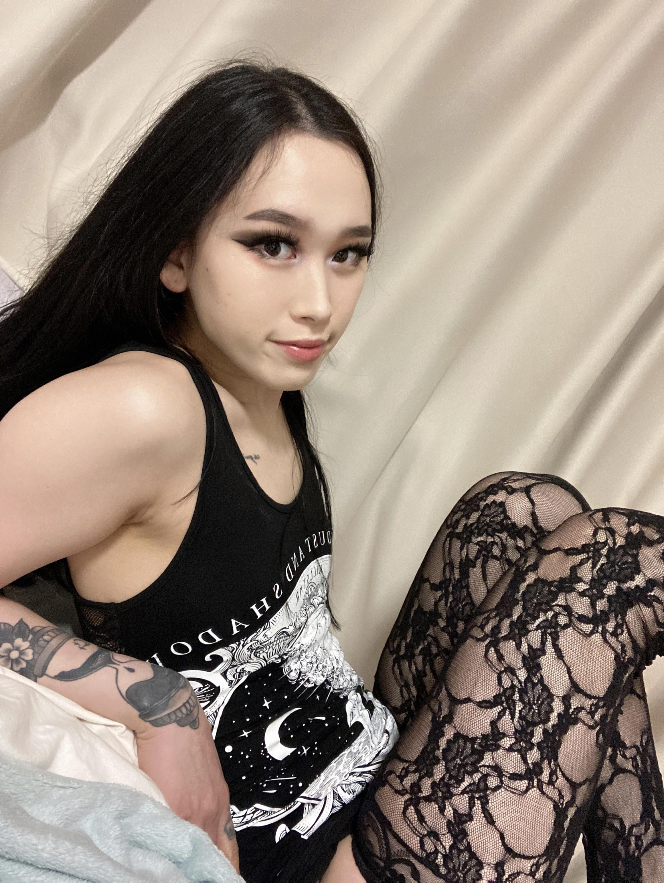 🤭 my kitty is wet | Scrolller