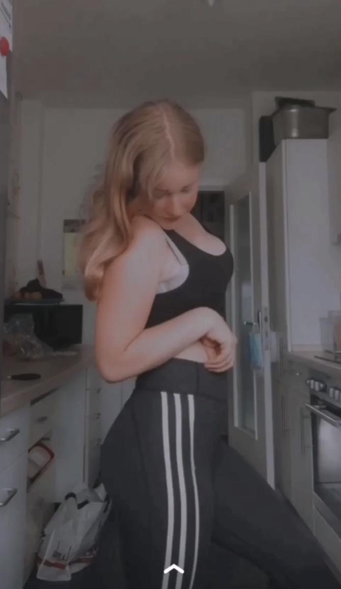 Wie findet ihr sie ? | Scrolller