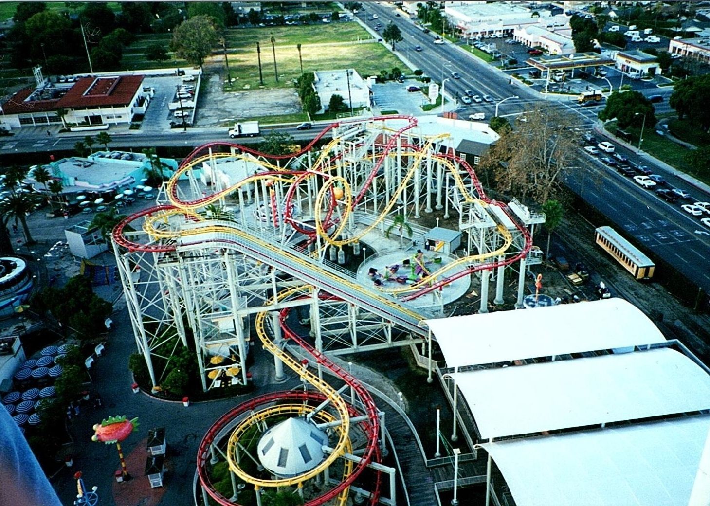 Windjammer Surf Racers - Knotts Berry Farm - 2000 | Scrolller