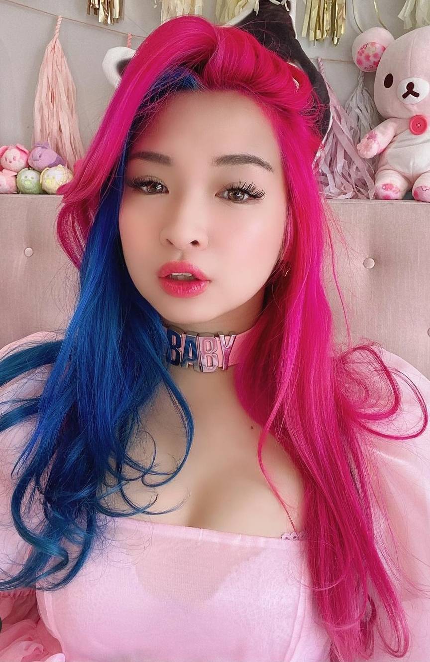 With her eyes open she's still a slut. PM me for more if you can do a cumvideo | Scrolller