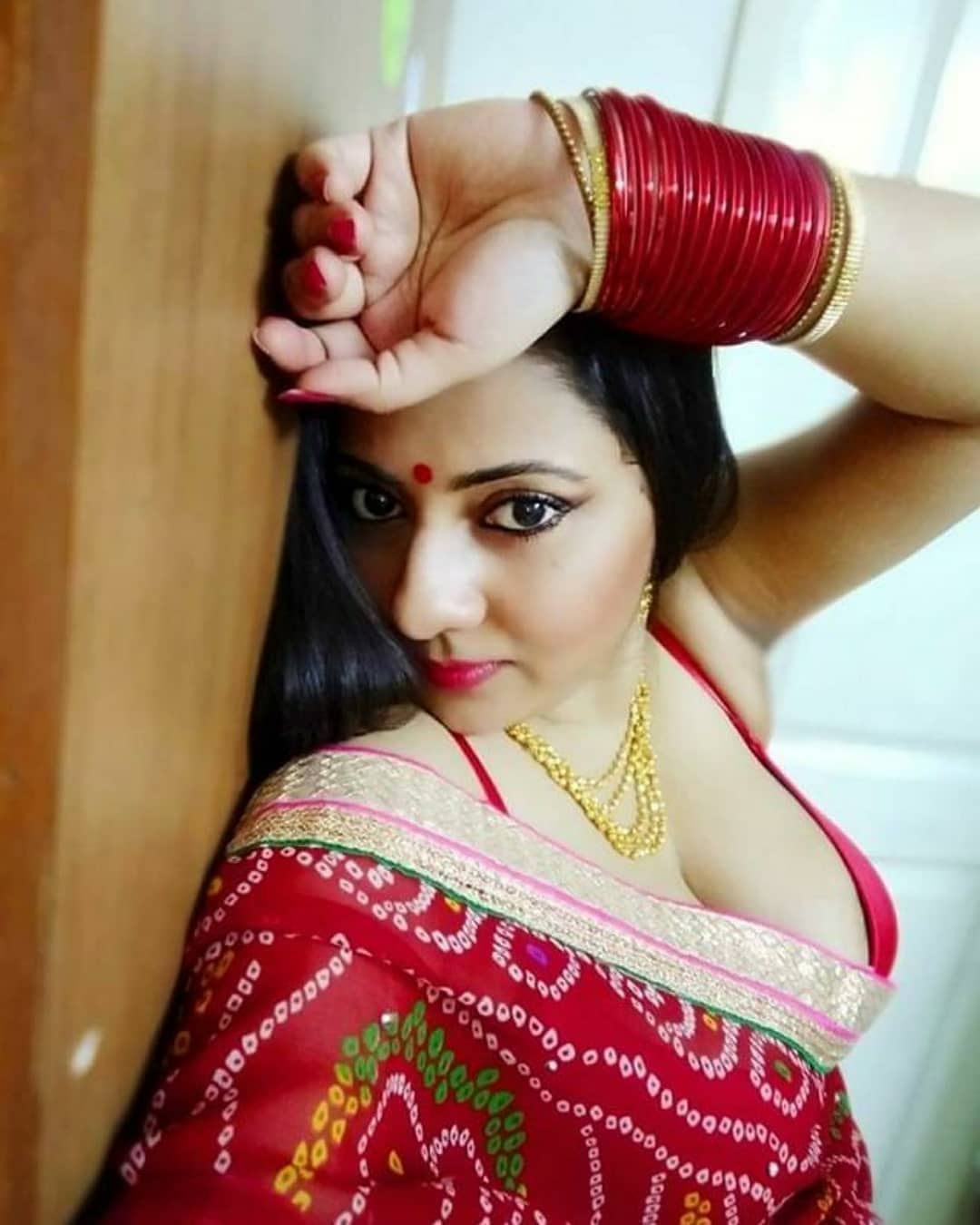 Put that other arm up too | Scrolller