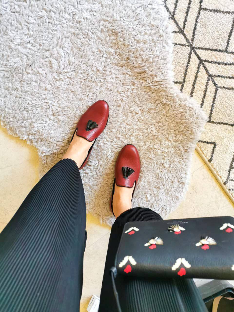 Women in flats | Scrolller