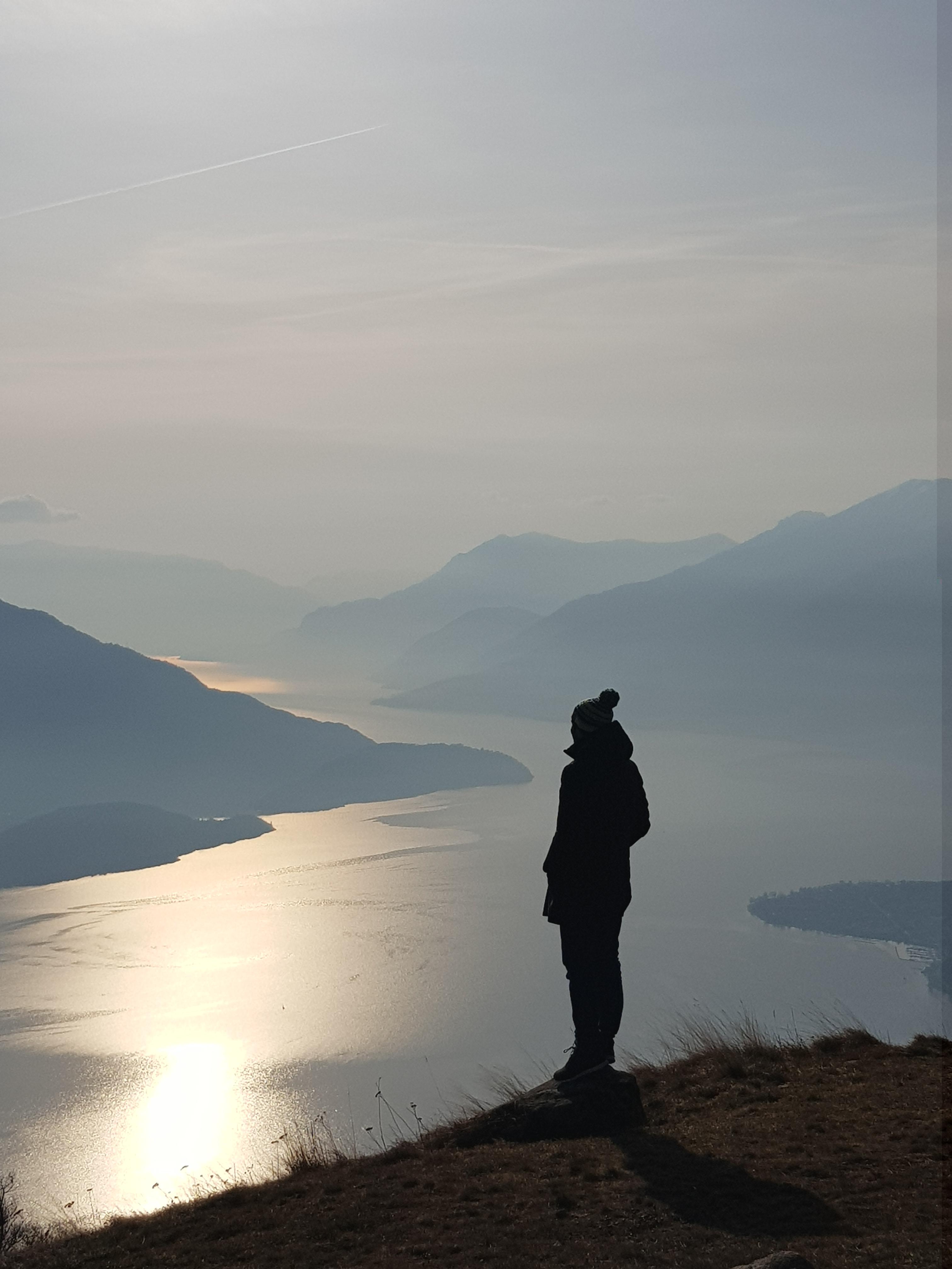 Wonderer above the sea of smog, 4032x3024 | Scrolller