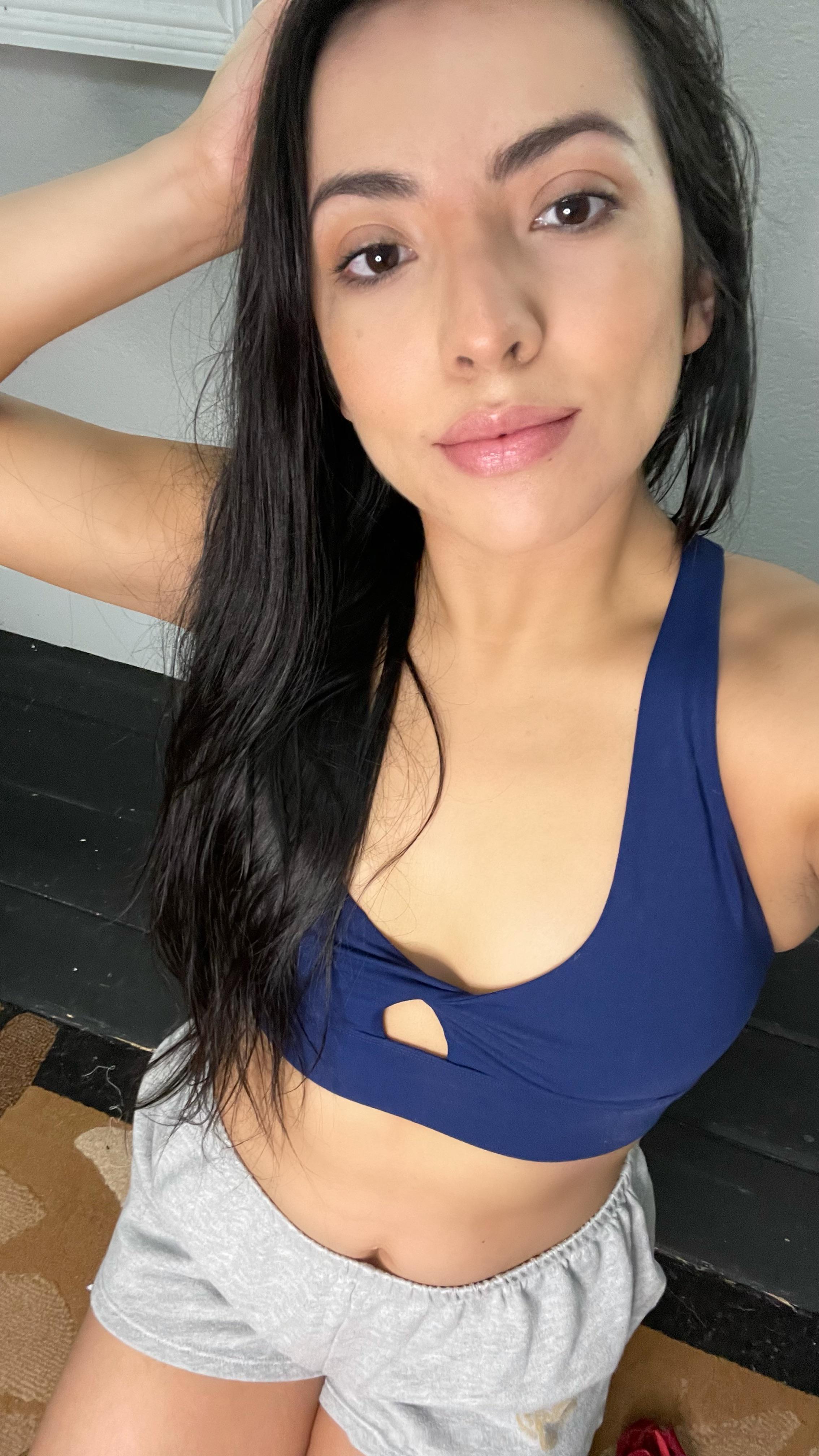 Workout time 😘 check out my OF bellaaa01 | Scrolller