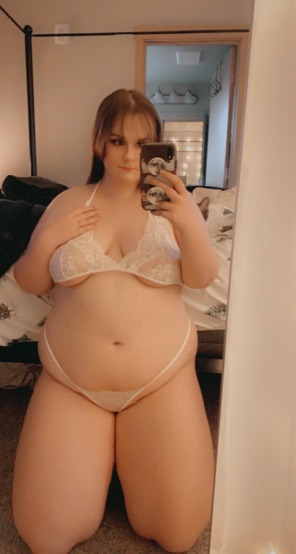 Worship this chubby princess 👑 | Scrolller