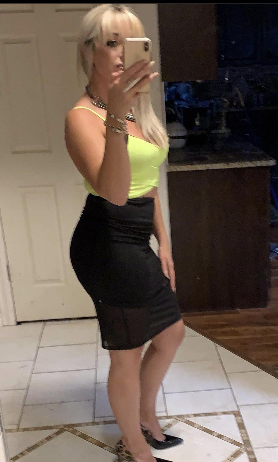 36 mom of 2. Would you jerk off to me? | Scrolller