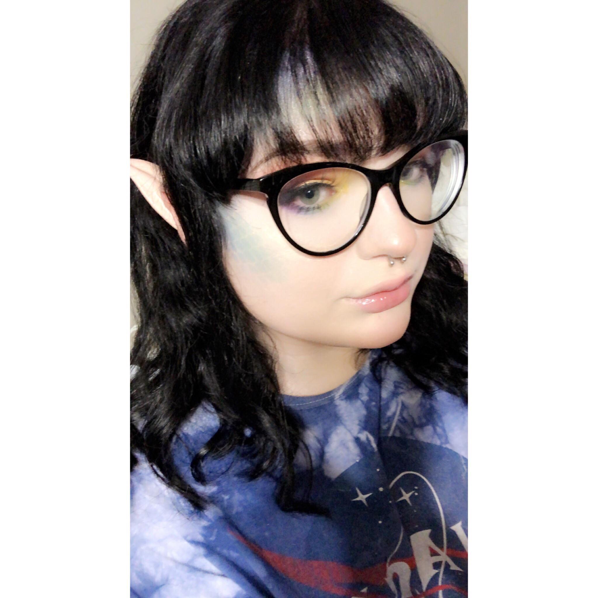 Would you come save me and be my night and shining armor? | Scrolller