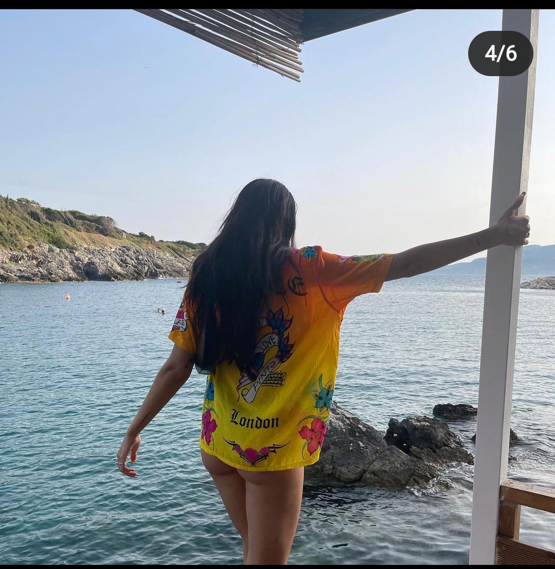 Would you grab that butt ? | Scrolller