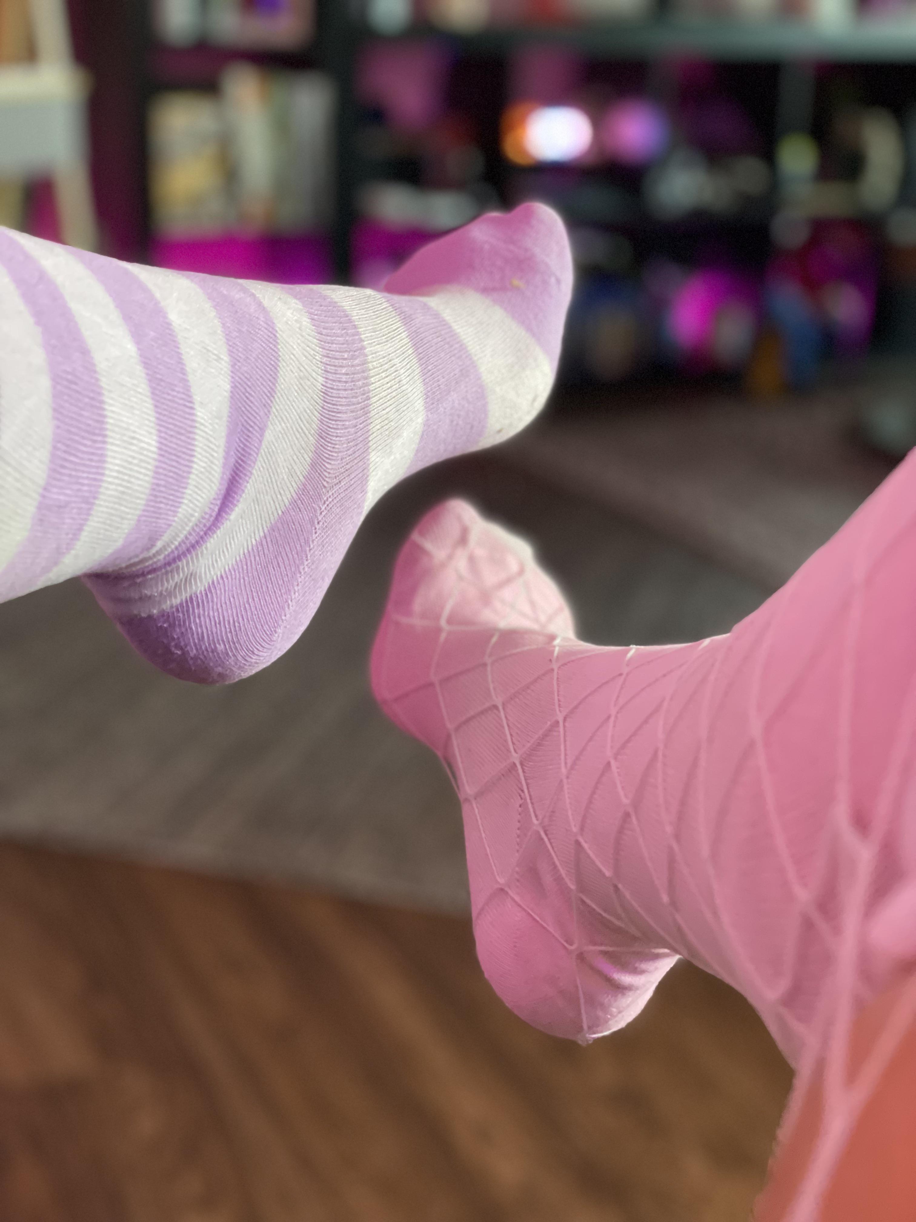 Would You Like To Rub My Feet? 🌿 | Scrolller