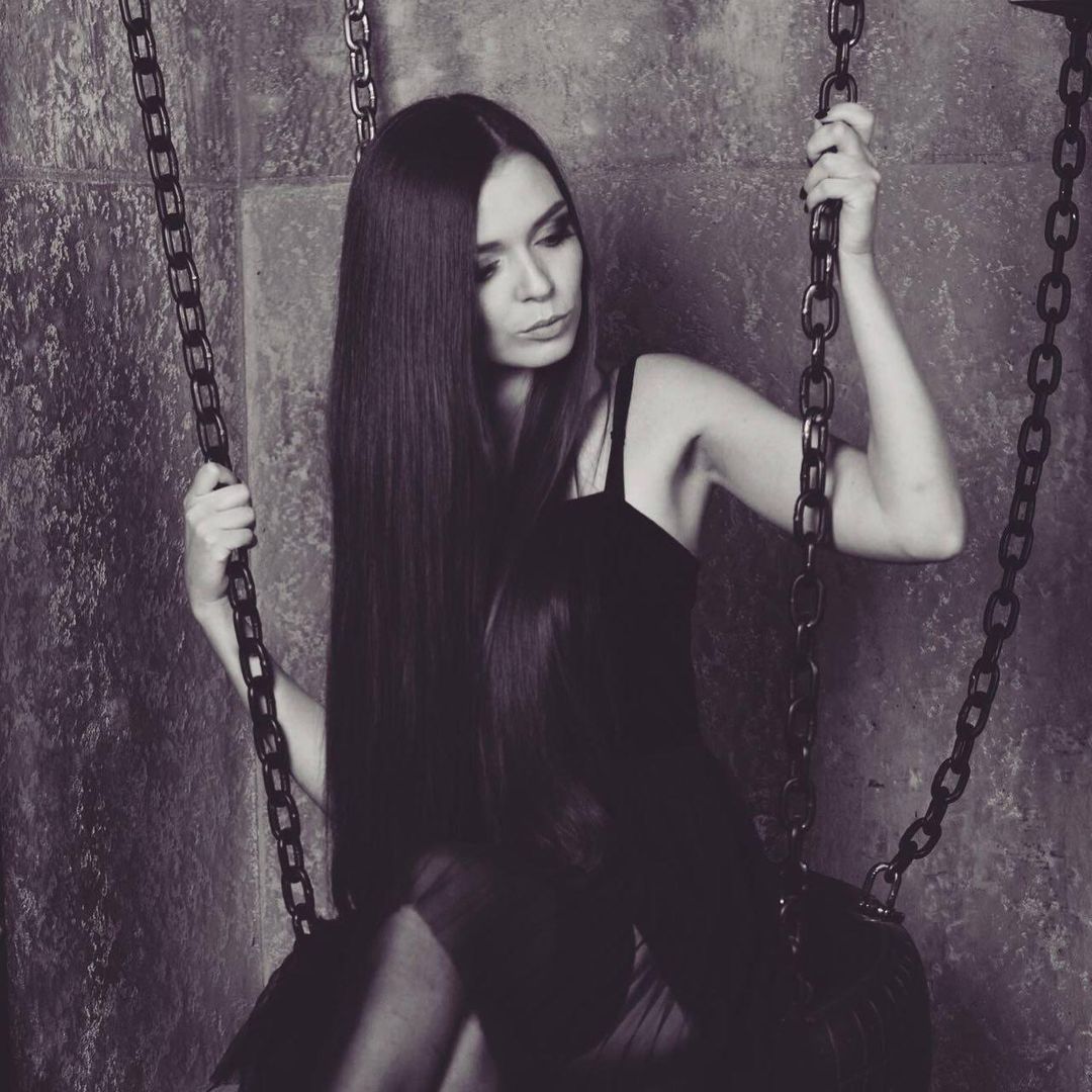 Would You Like To See A Massive Cumshot All Over My Beautiful Long Hair? | Scrolller