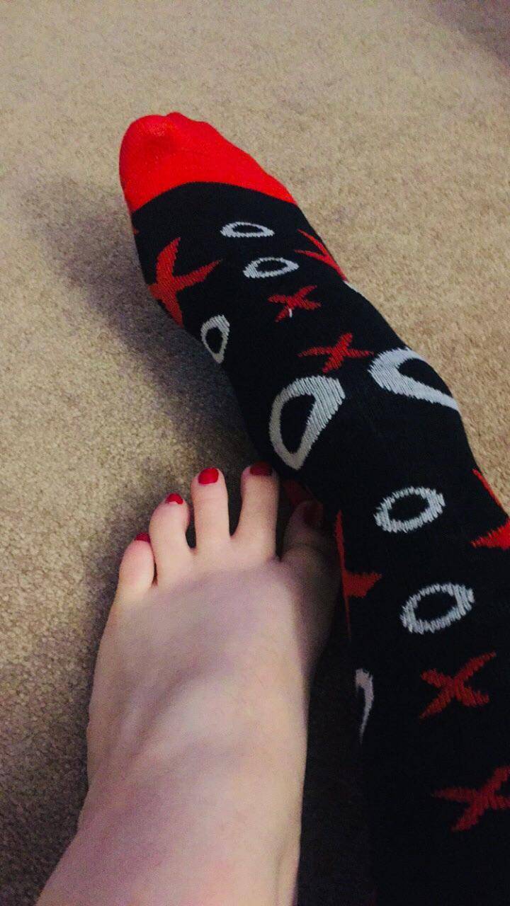 Xoxo 💋 DMs welcome 👣👣 | Scrolller