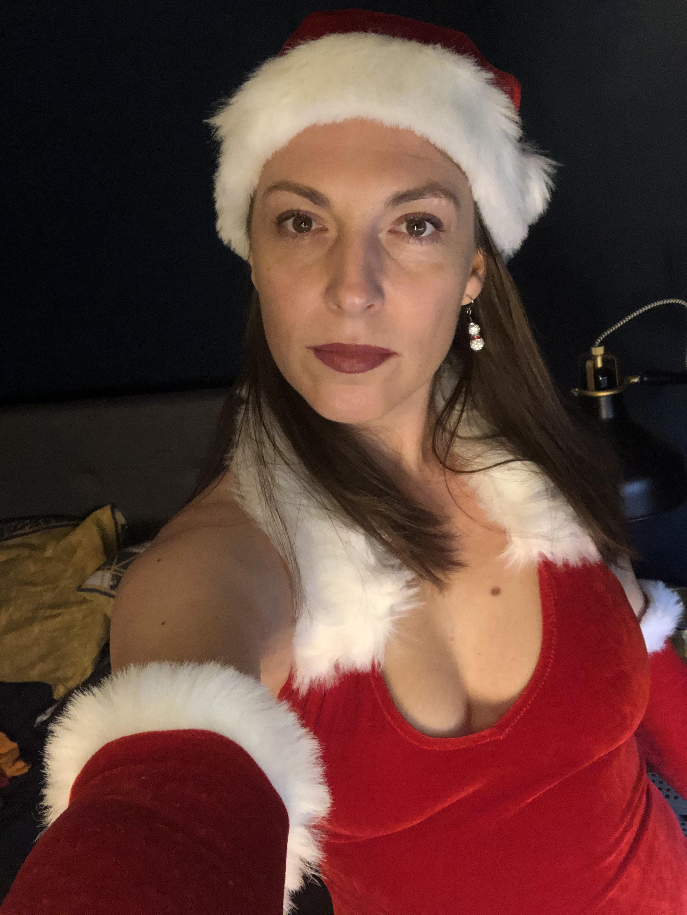 Yeah, but would he still let me sit on his knee!?! (F)38 🏳️‍🌈💋 | Scrolller