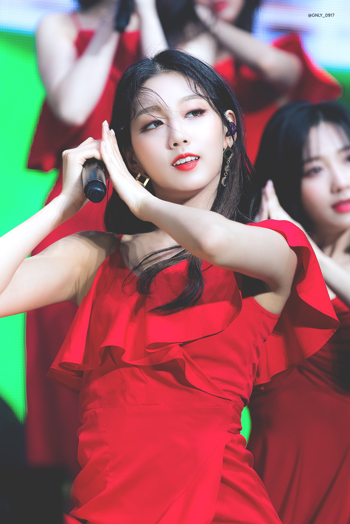 Yein in red | Scrolller
