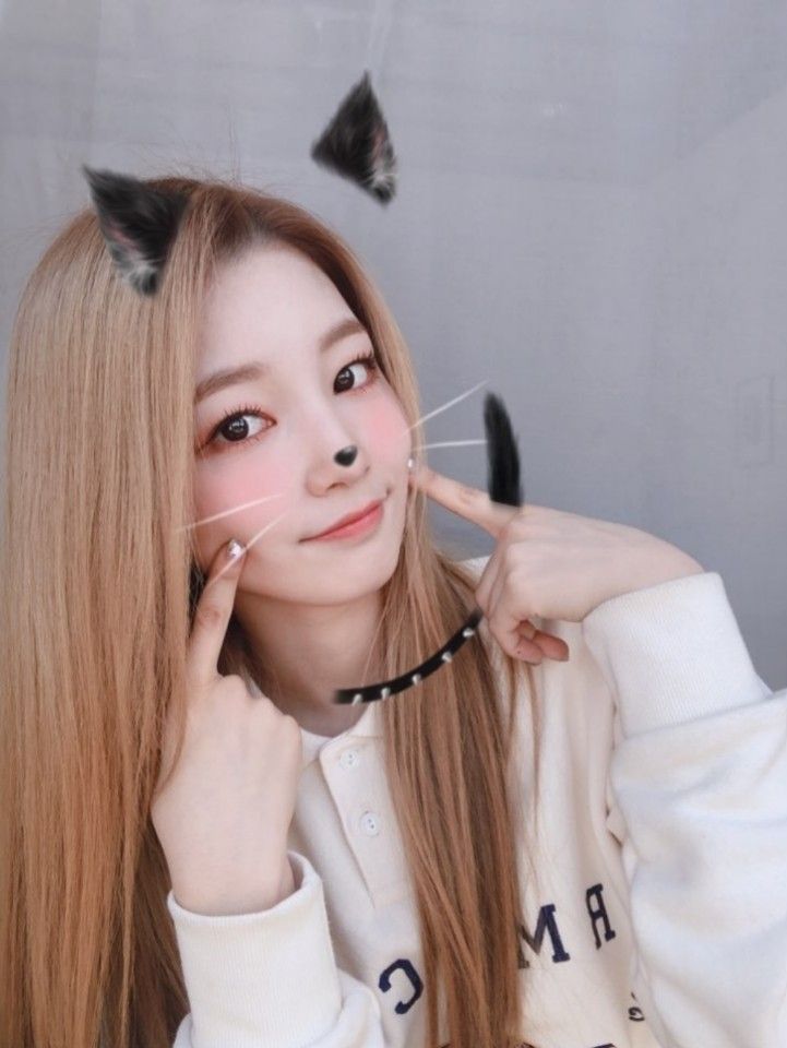 Yeonhee twitter update 200107 | Scrolller