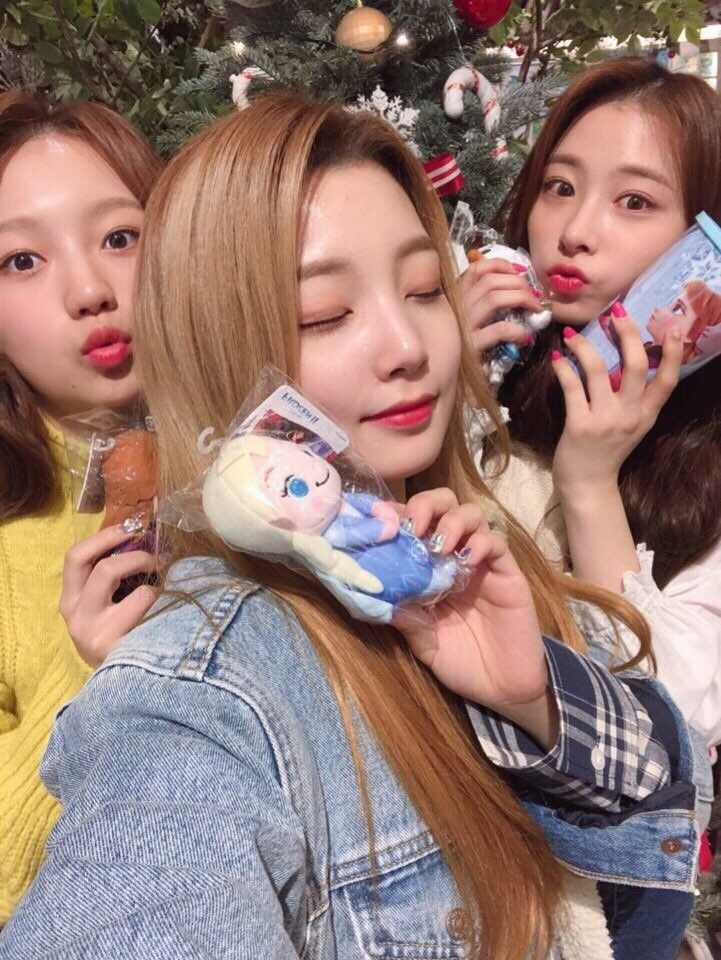 Yeonhww with Sohee and Yunkyoung twitter update 191213 | Scrolller