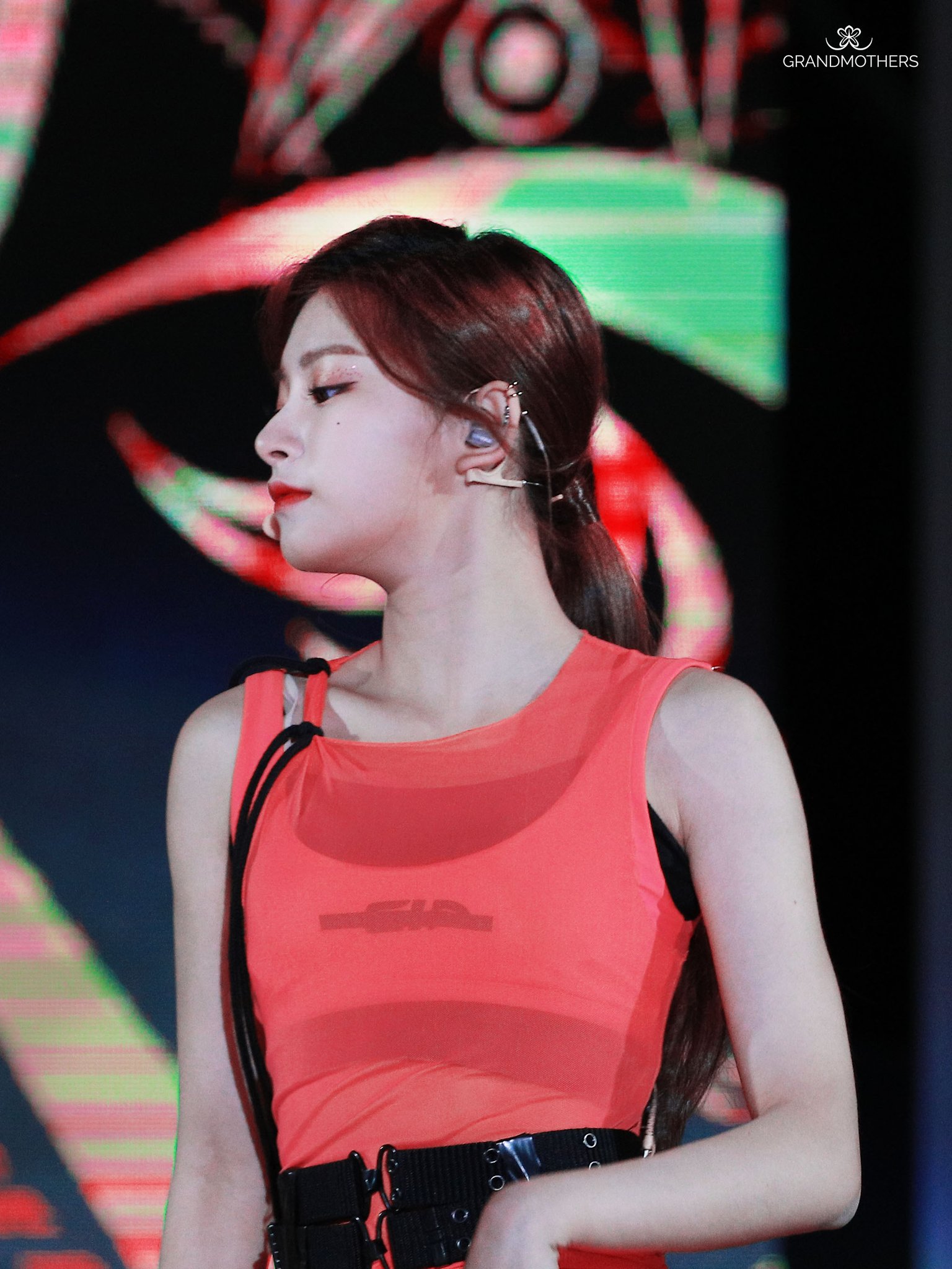 Yiren perfect side profile | Scrolller