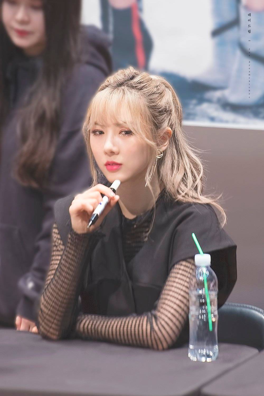 Yoohyeon | Scrolller
