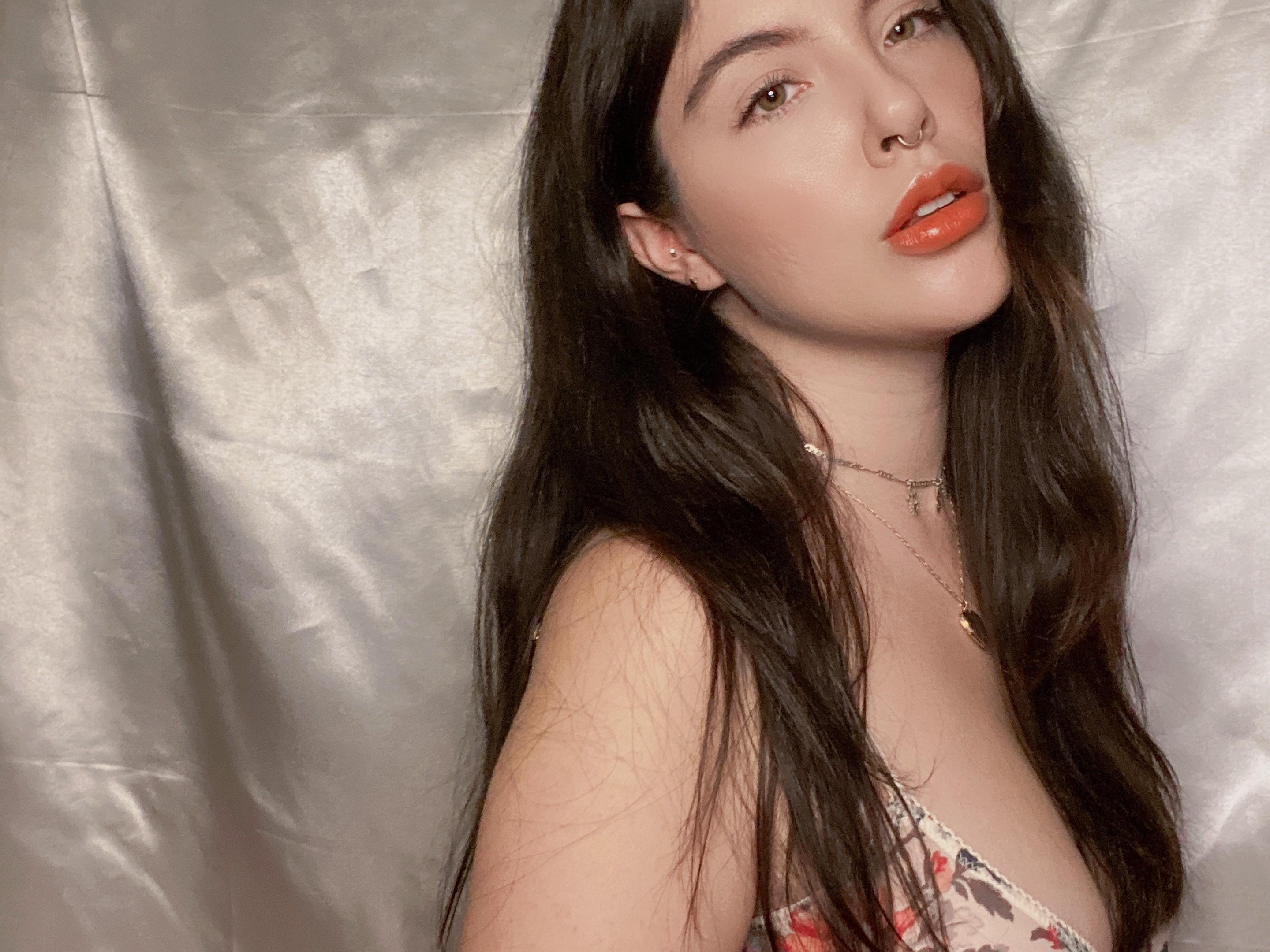 Your brunette princess | Scrolller