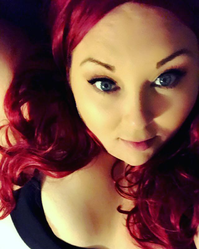 Your job is to worship me like the goddess I am!! | Scrolller