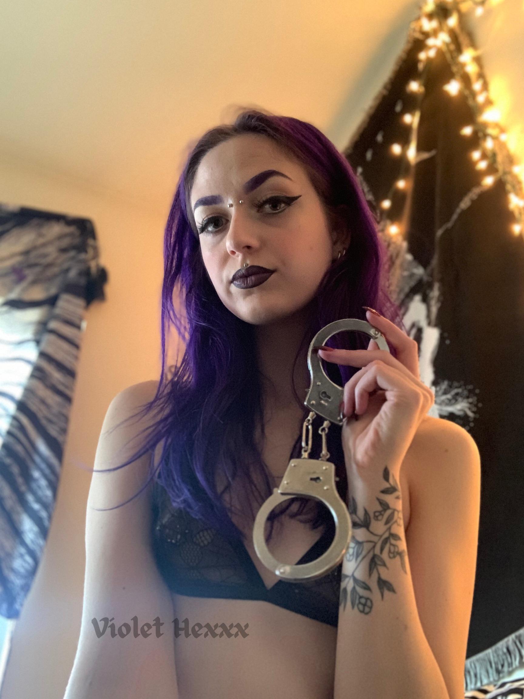 i wanna hear you beg me to cuff you | Scrolller