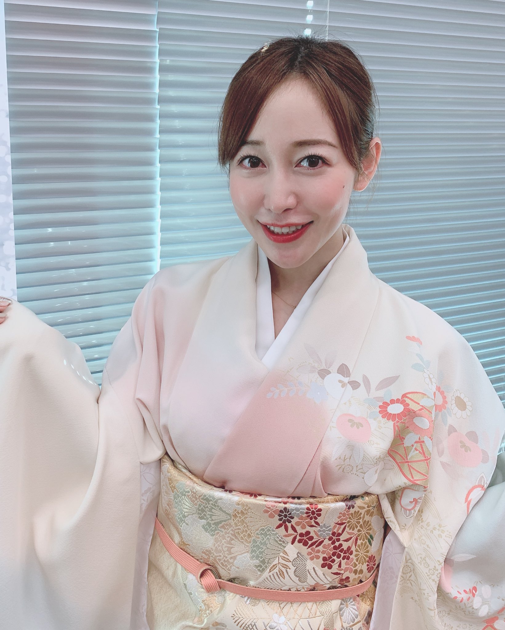 Yu-chan wearing a kimono | Scrolller