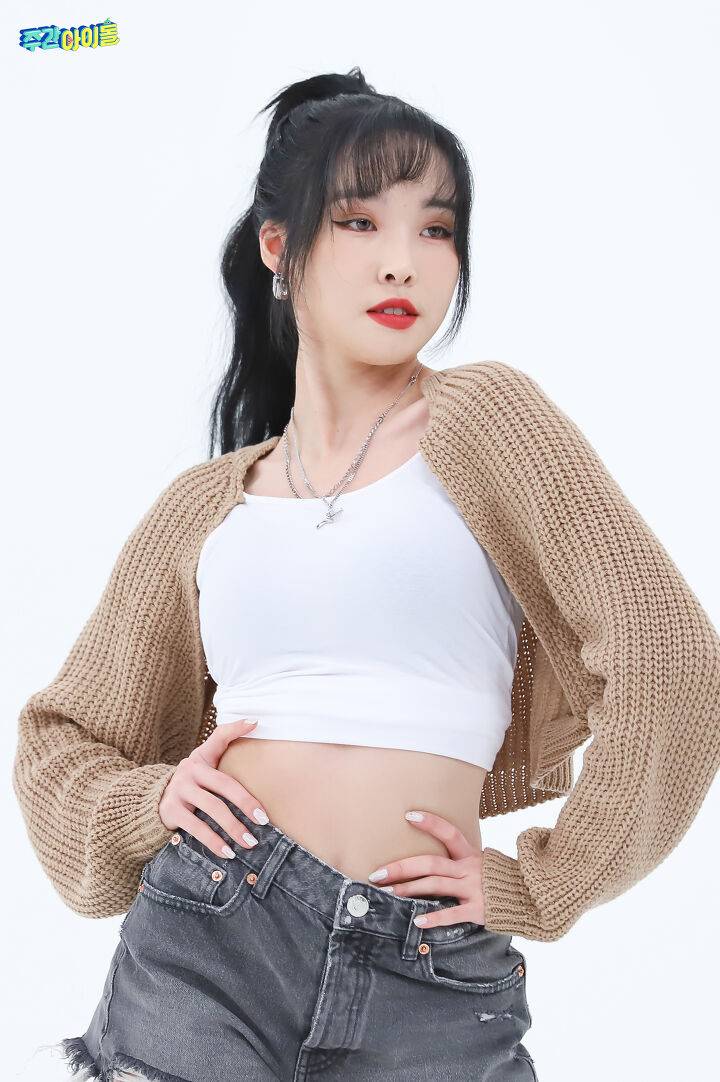 Yuju Pose | Scrolller