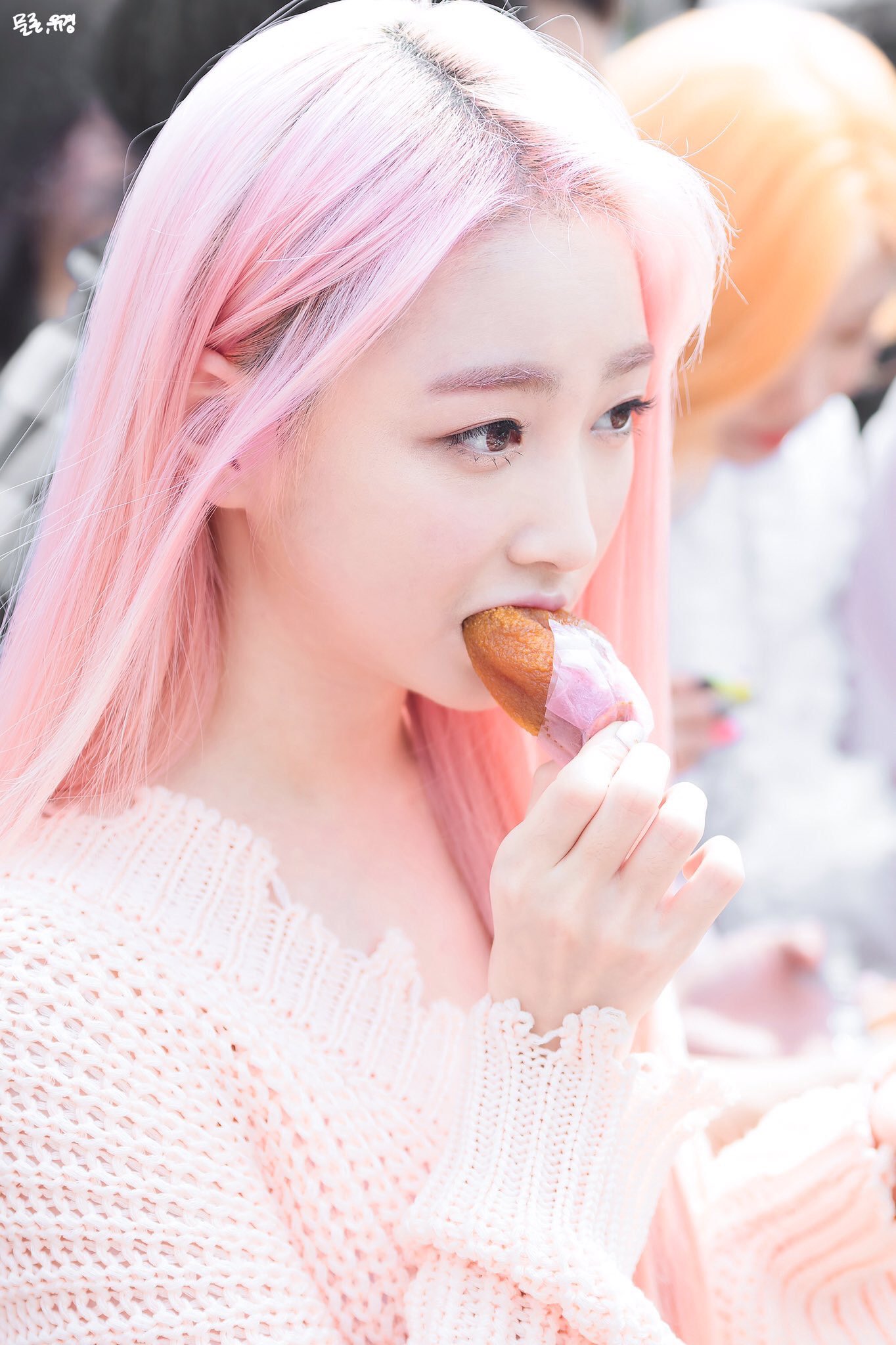 Yuky bite | Scrolller