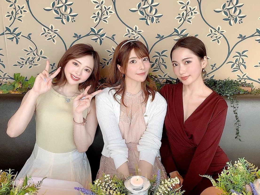 Yuna Ogura / Ai Uehara and friend | Scrolller