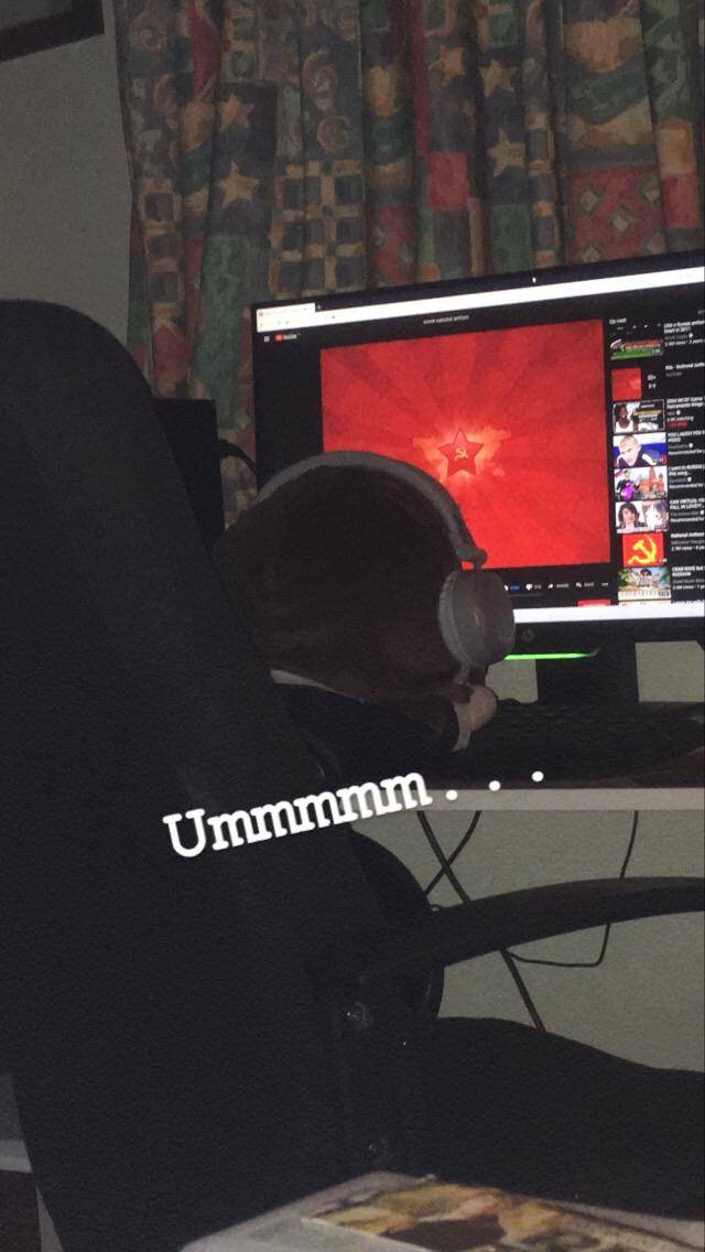 [YunYun bean #31] YunYun doing (questionable?) things on the computer late night | Scrolller