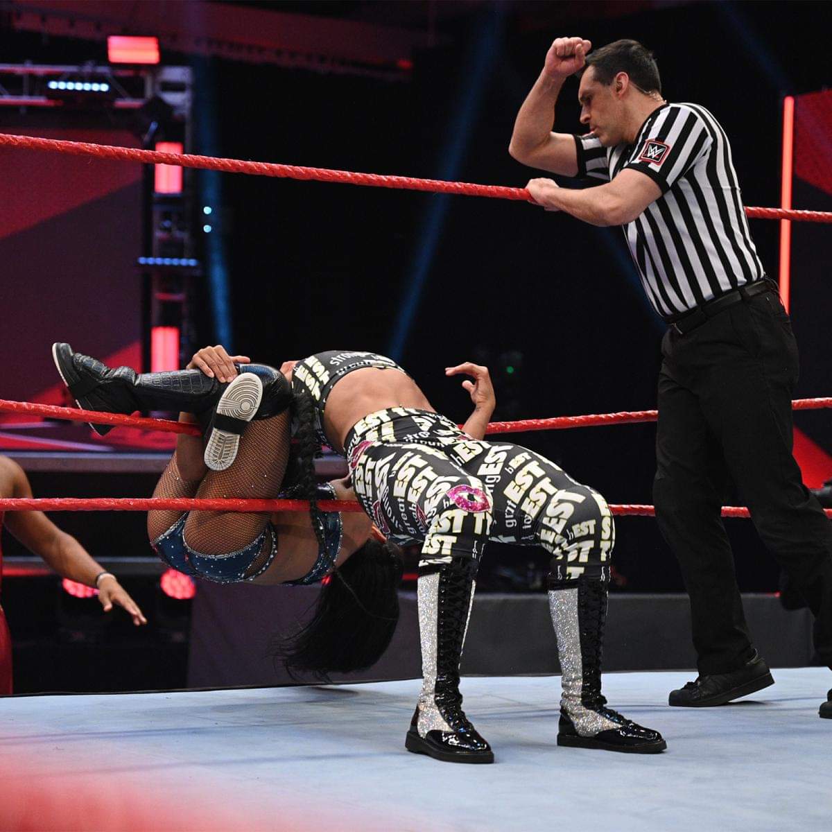 Zelina Capturing the EST In the Ropes | Scrolller