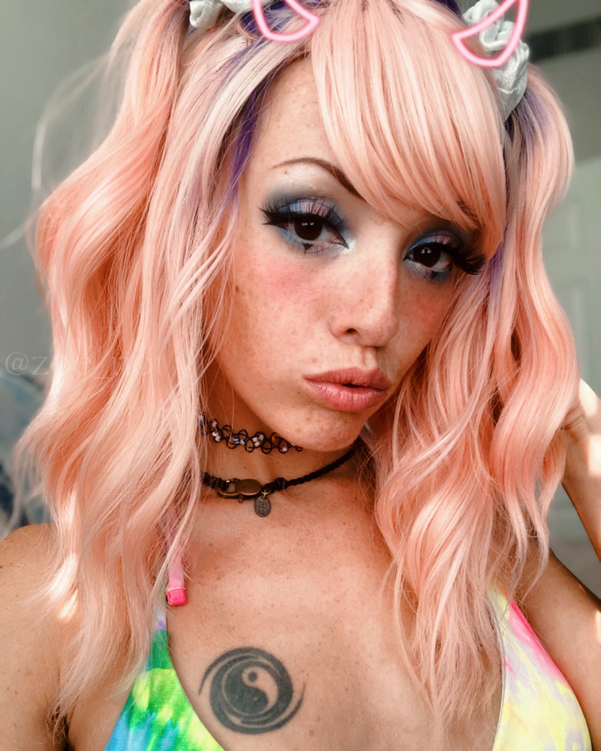 @zoe.riot | Scrolller