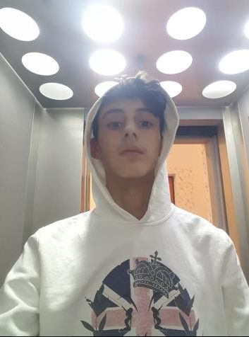 [15M]Umm please be honest. | Scrolller