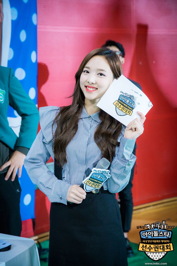 170116 MC Nayeon | Scrolller