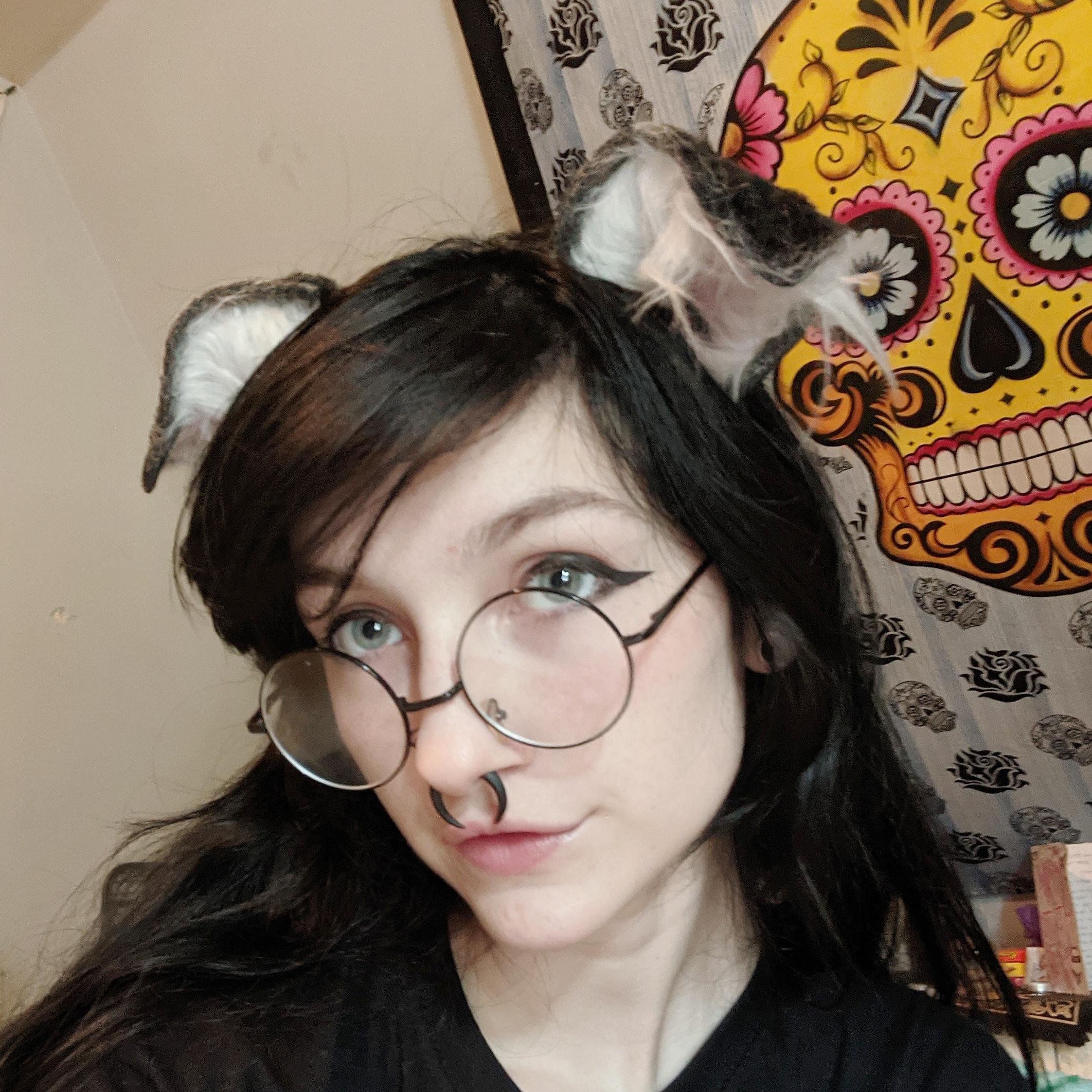 18 • emo obedient pup • petite • kinky • 180 pictures and 60 videos on Fansly • link in comments ...