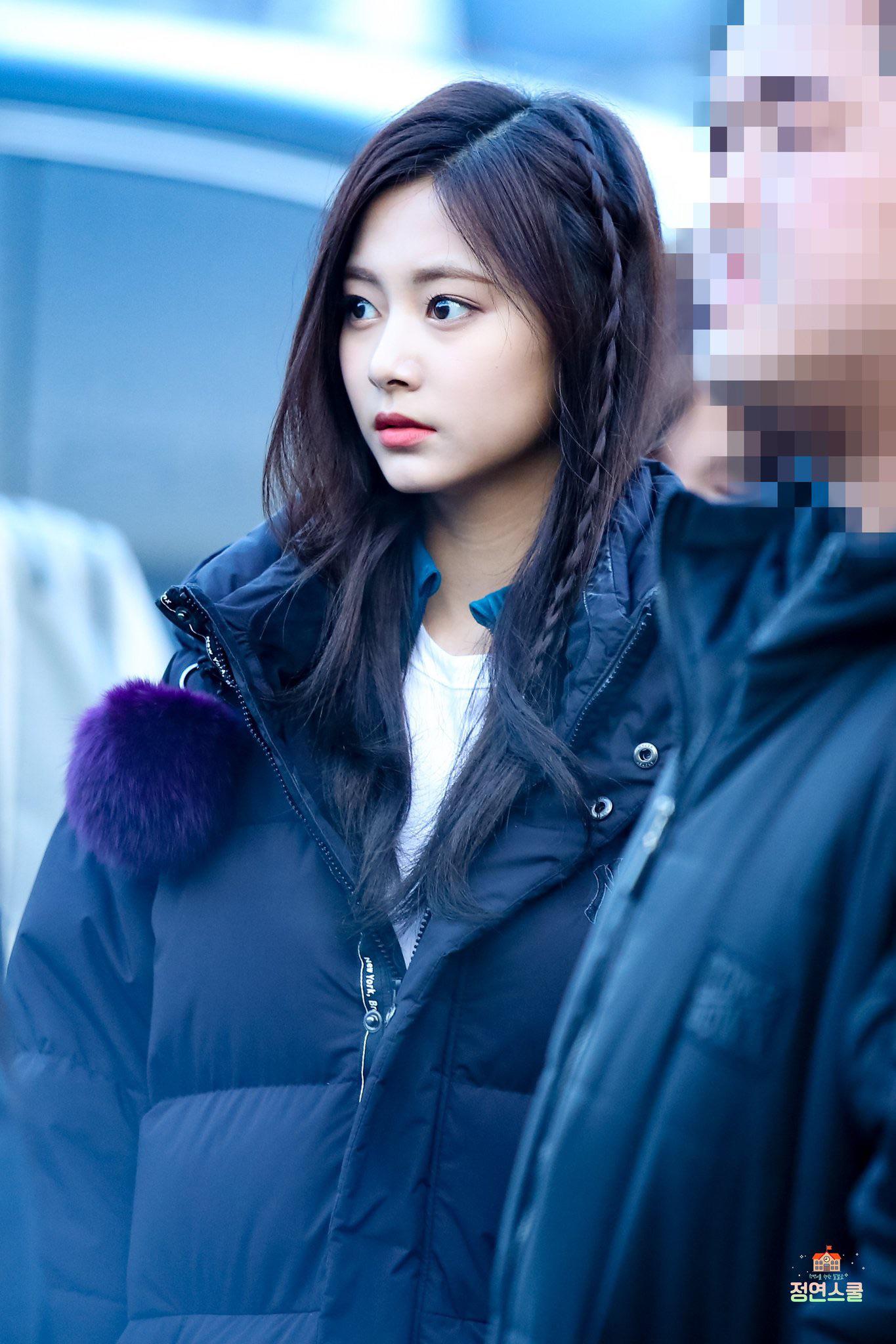 180115 Tzuyu | Scrolller