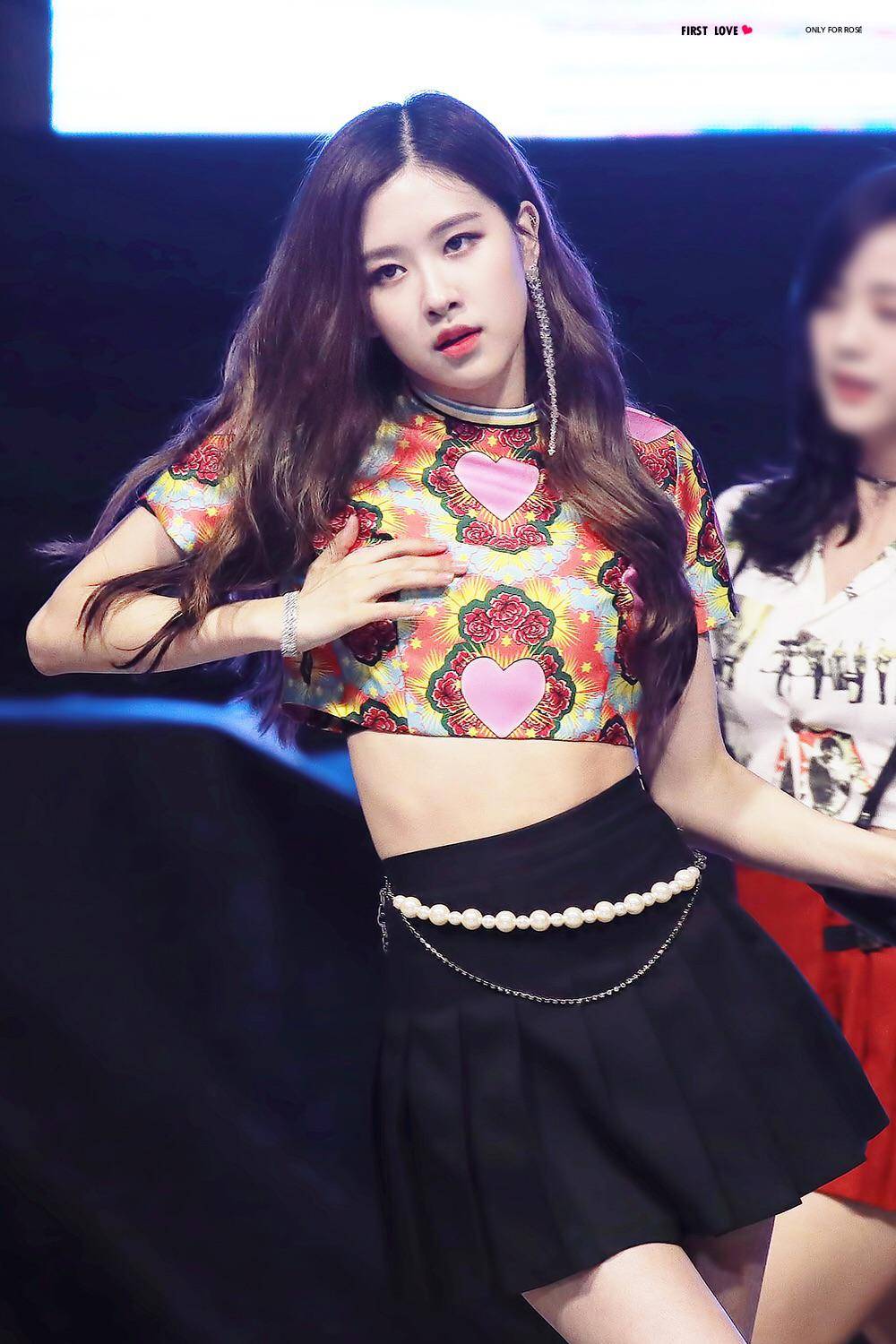 180524 Rosé | Scrolller
