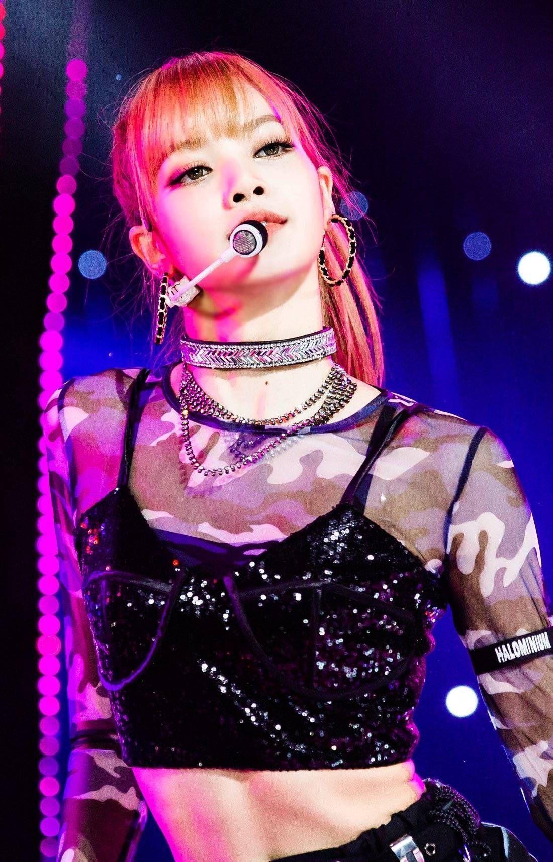 180708 Lisa | Scrolller