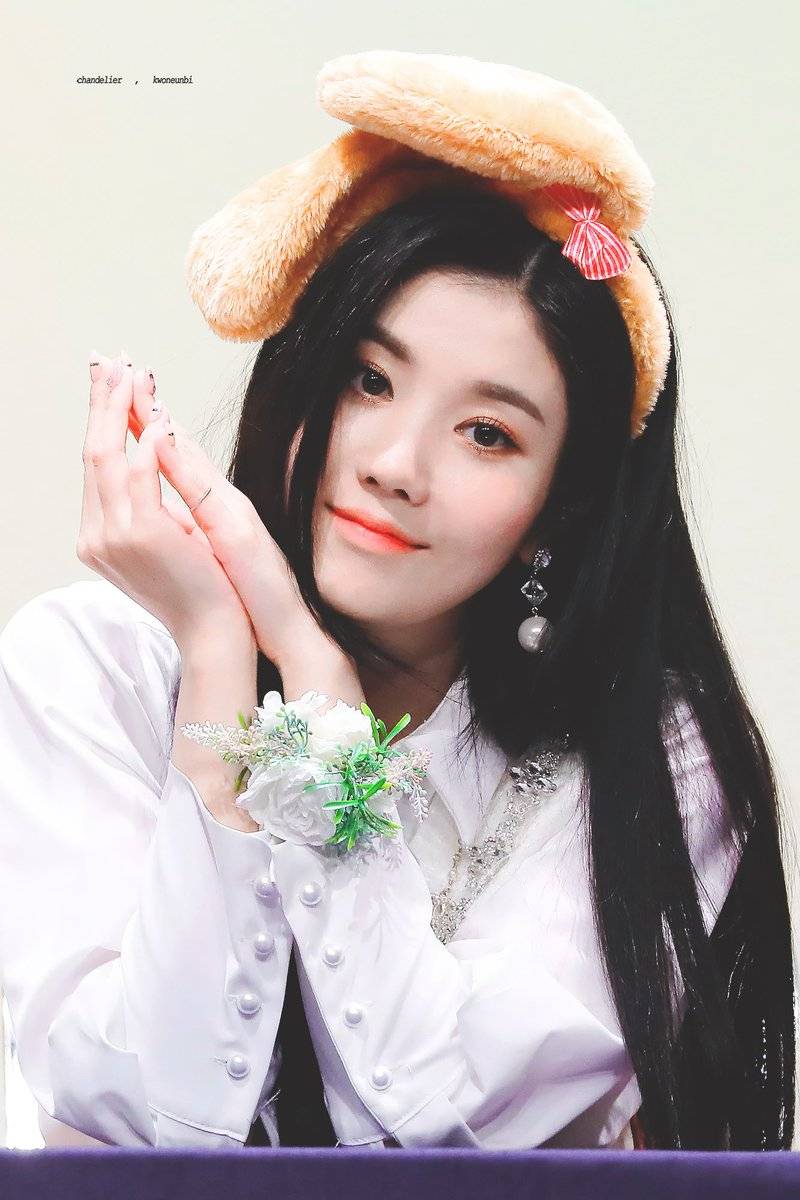 181103 Eunbi | Scrolller