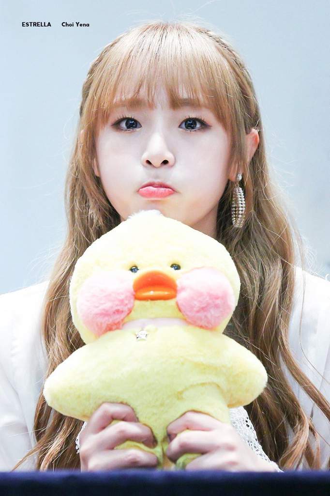 181104 Yena | Scrolller