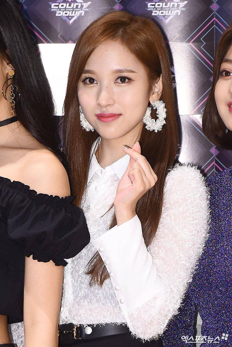 181108 - Mina | Scrolller