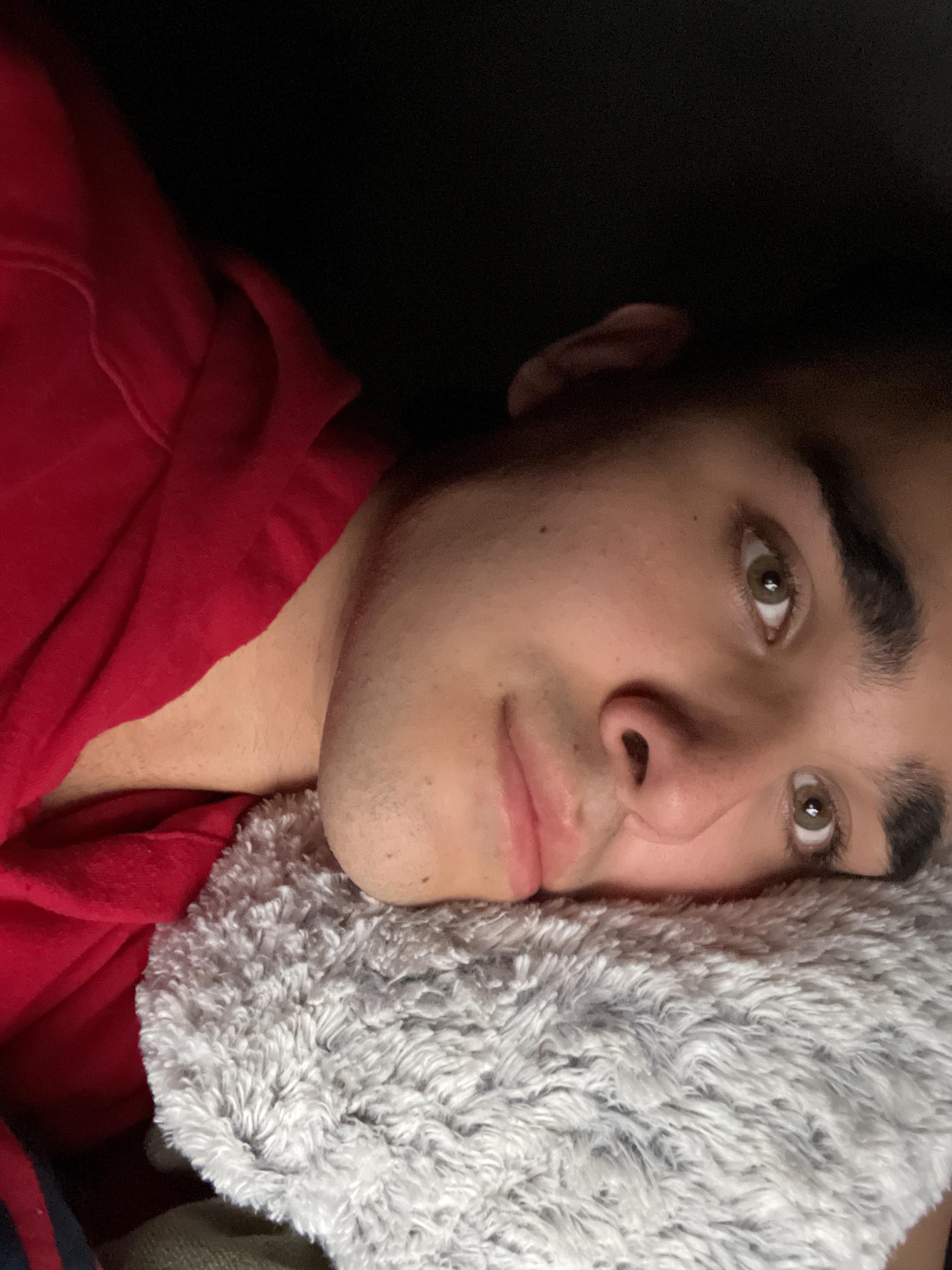 19 hmu @alan.zer | Scrolller