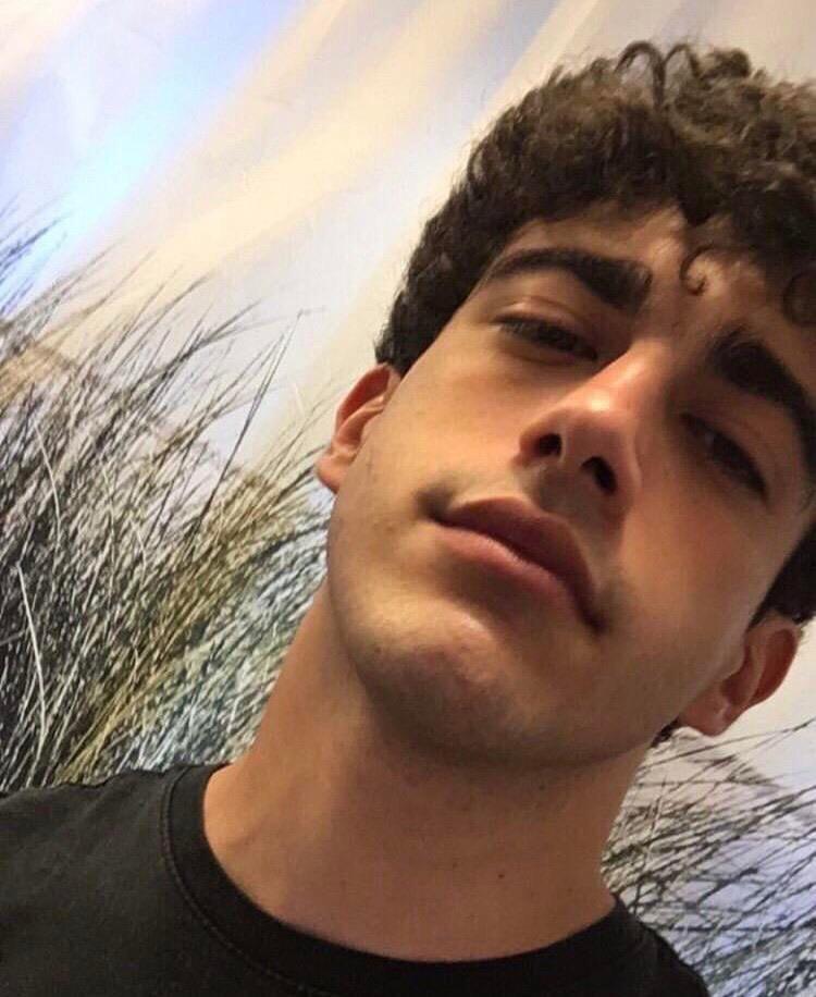 19 yo, hmu ! 😊 | Scrolller