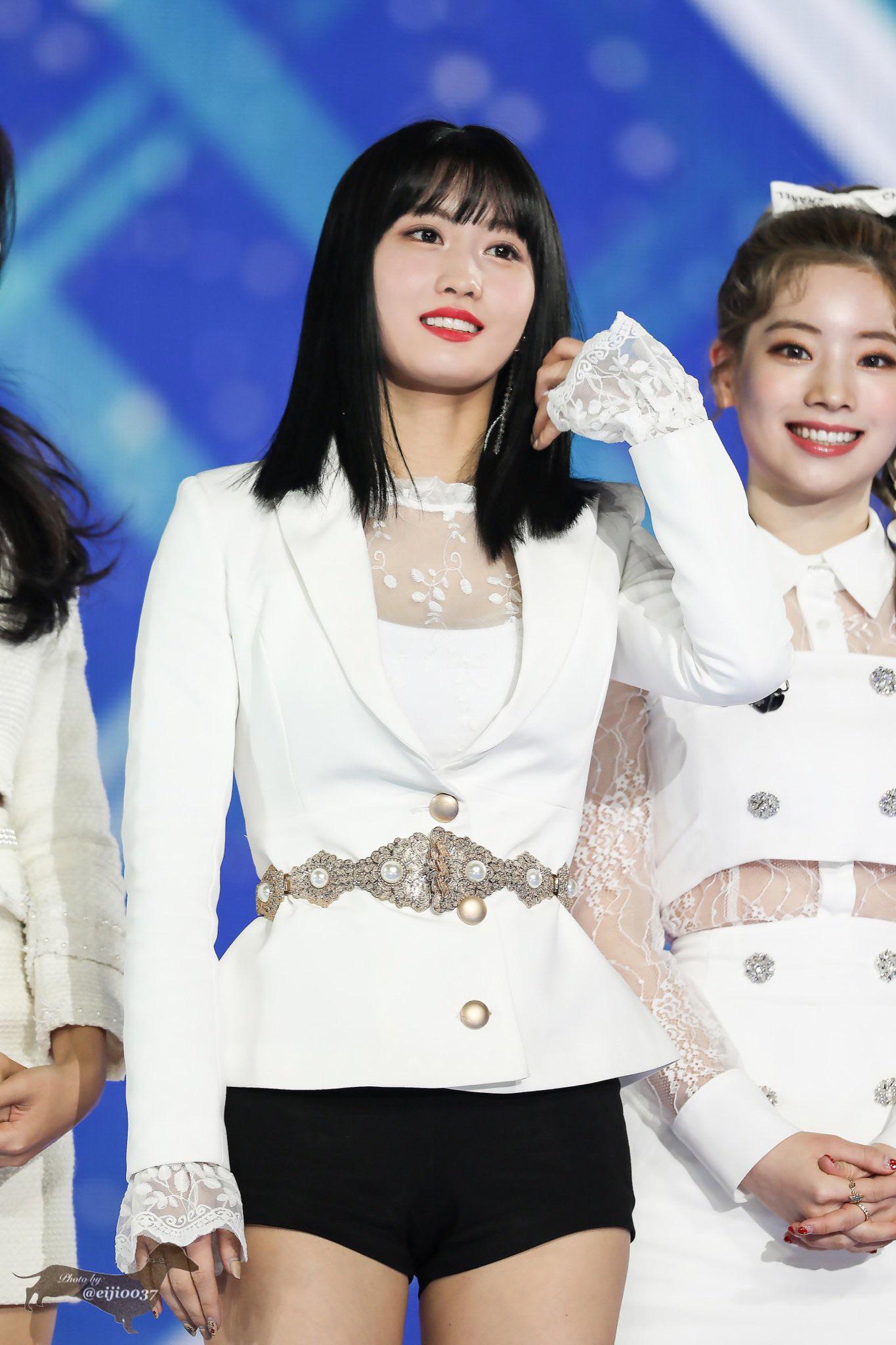 190105 Momo | Scrolller