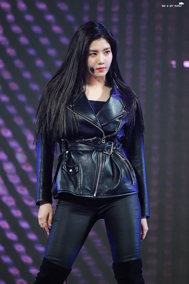 190106 Eunbi | Scrolller