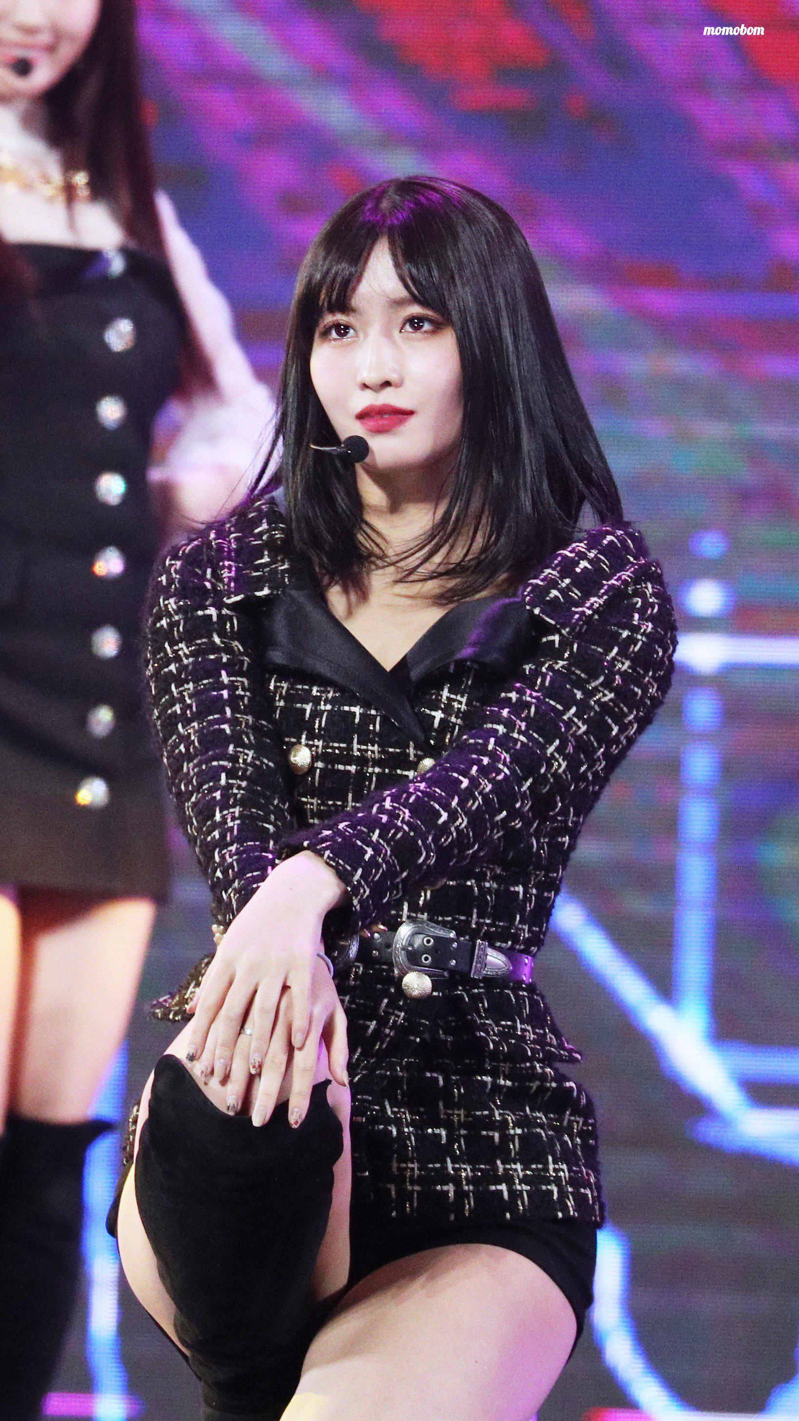 190106 Momo | Scrolller