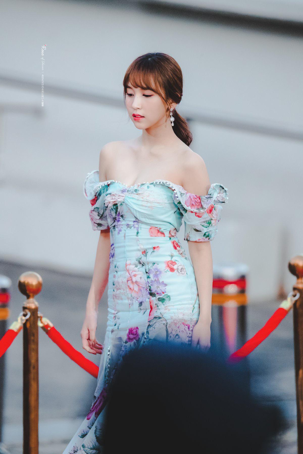 190123 Stunning Mina | Scrolller